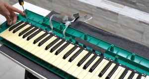 How to Restore Your Yellowed Plastic Keyboard Keys - Audio Mentor